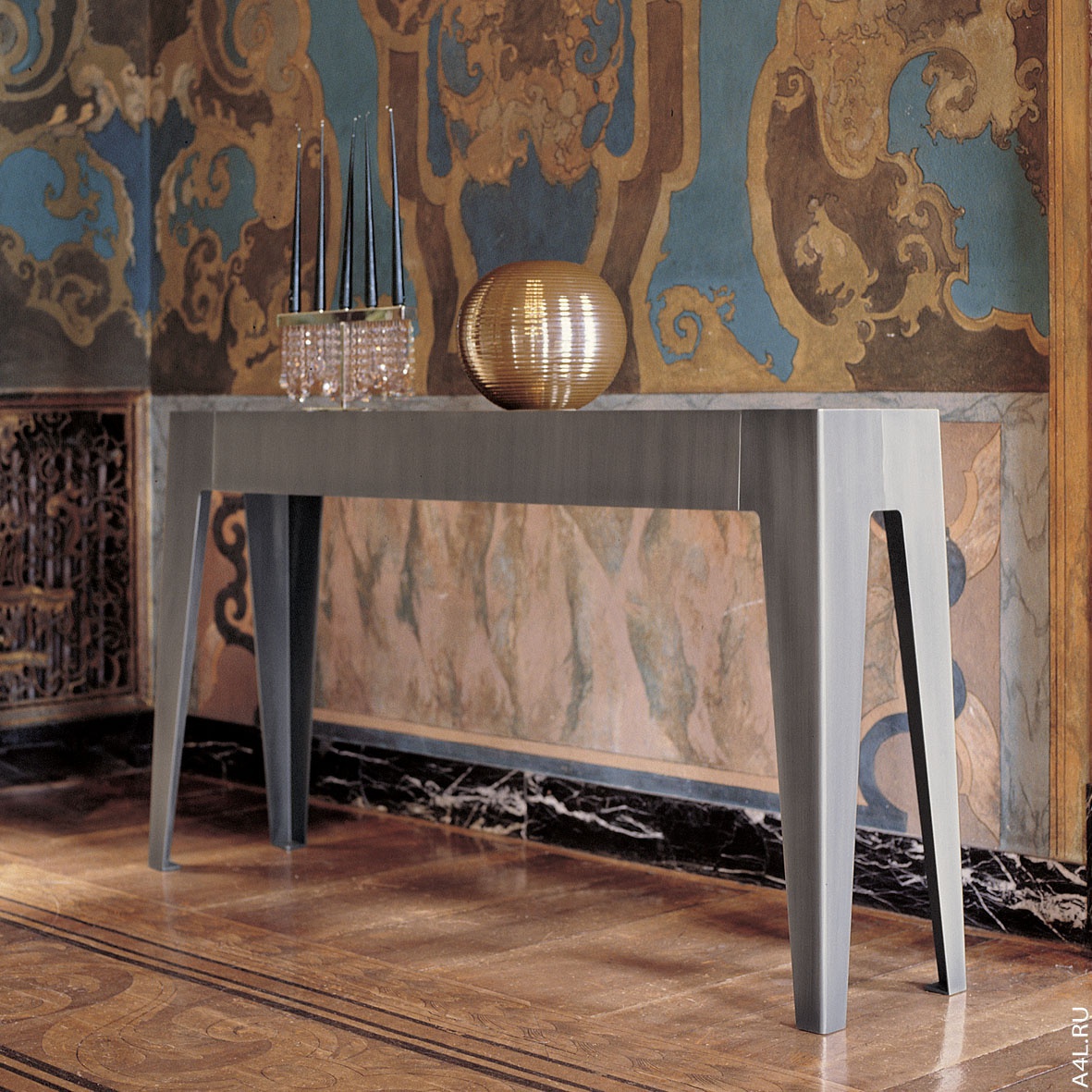 The console on a metal frame Gorky Longhi - Luxury furniture MR