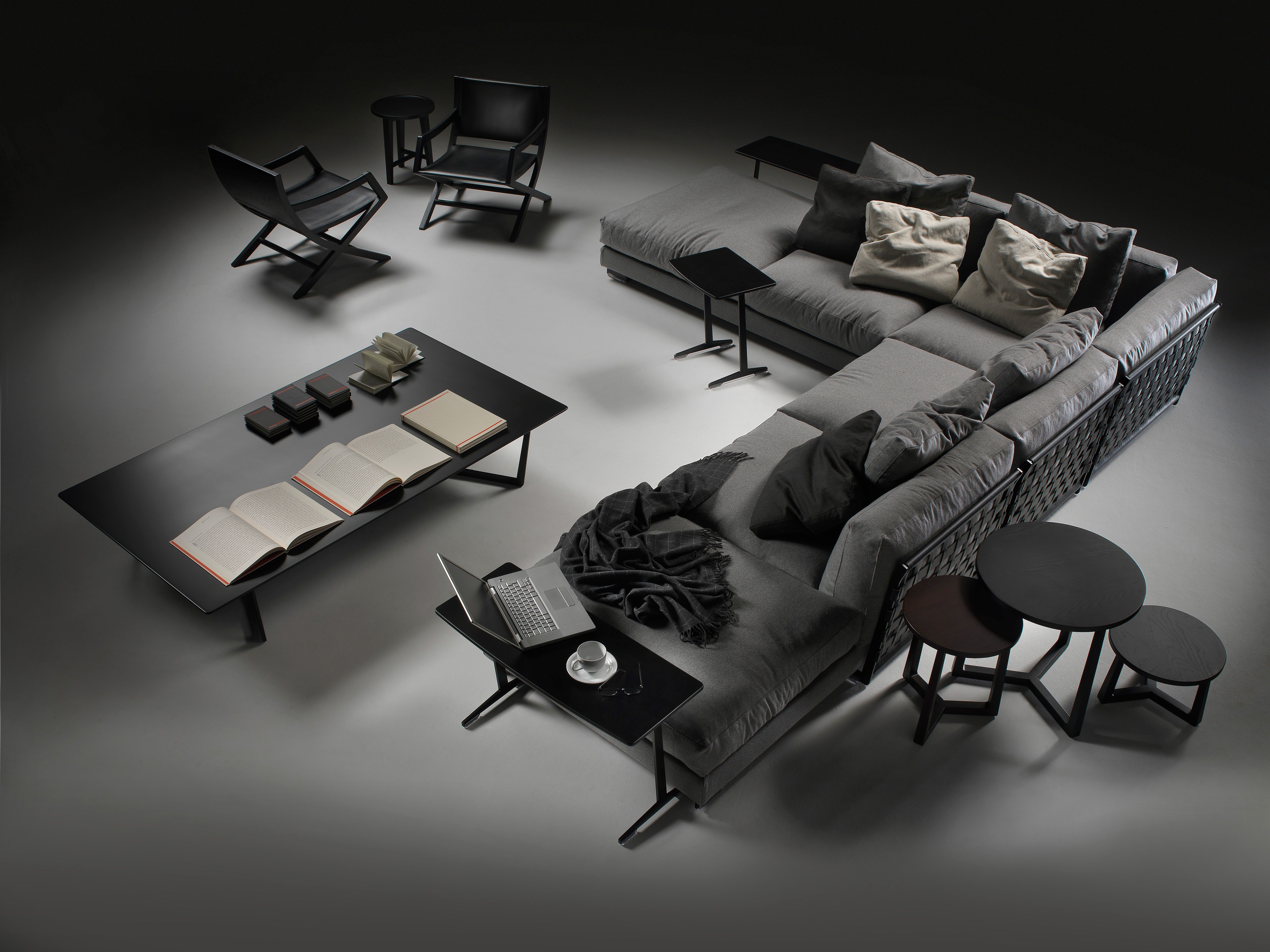 A modular sofa on a frame of wood and metal 09 Cestone, Flexform ...