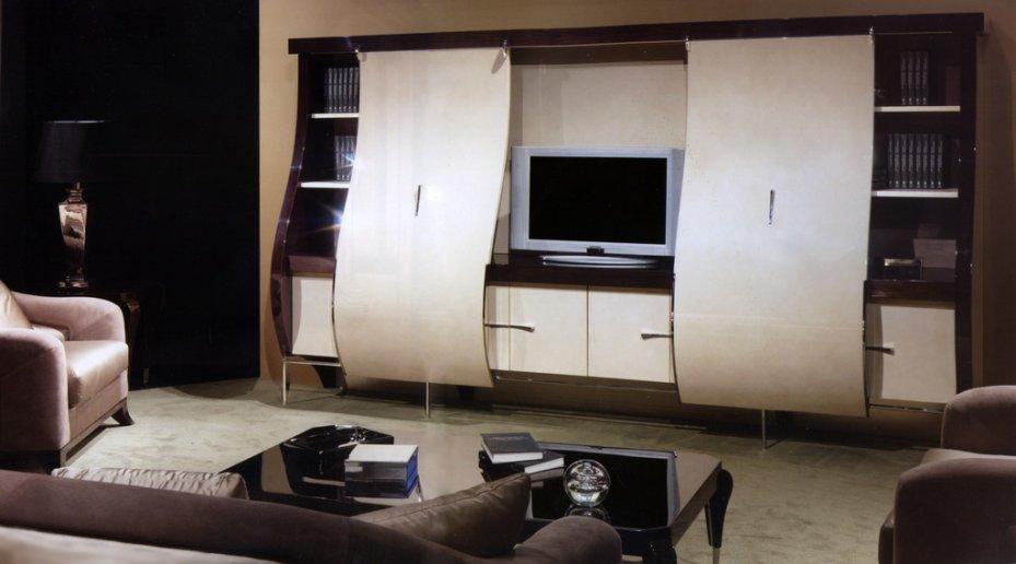 The bookcase under the TV from wood on steel legs Pegaso, Turri ...