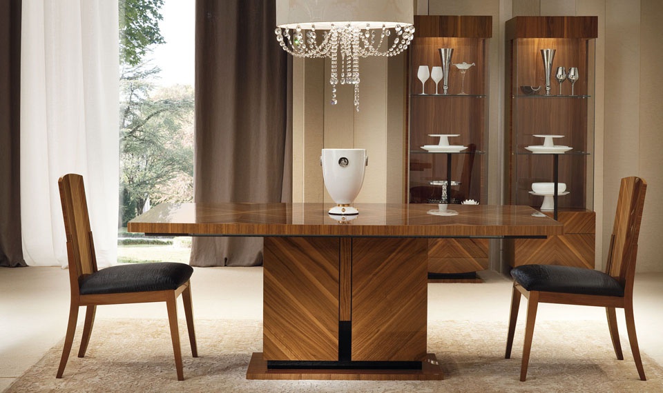 Set for the dining room with a bright pattern from natural wood fibres ...