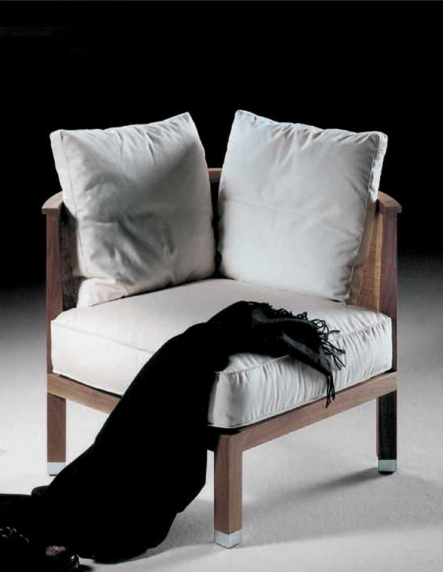 The chair frame is made of walnut or ash wood, upholstered in leather or fabric Rosetta ...